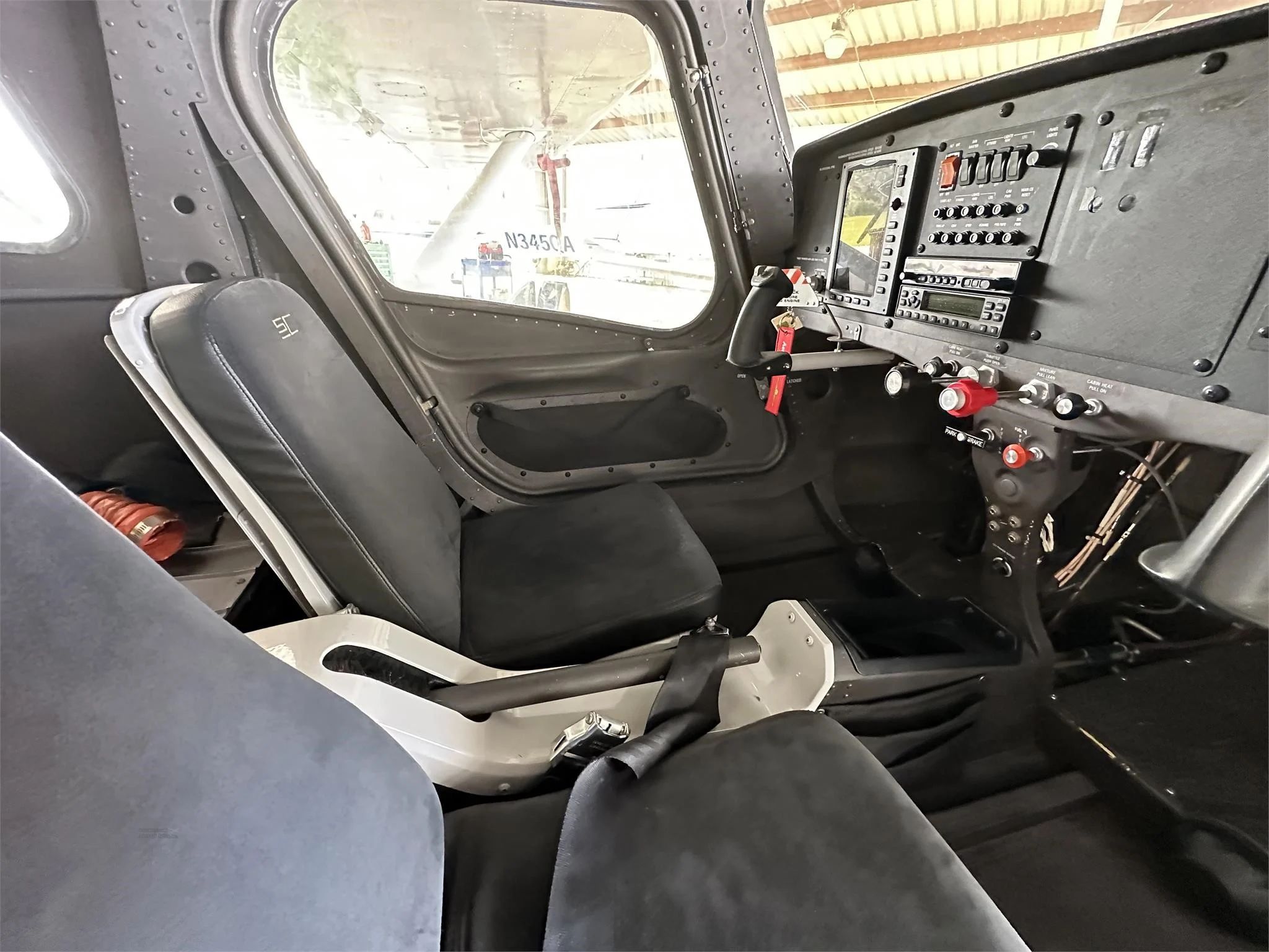 Cessna 162 Interior